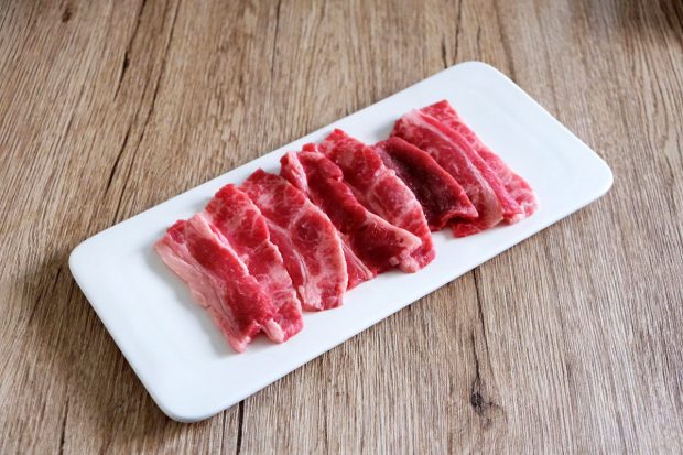 焼肉1人前は何グラム？焼肉100gから1500gまでの目安写真と栄養成分まとめ - キーワードノート